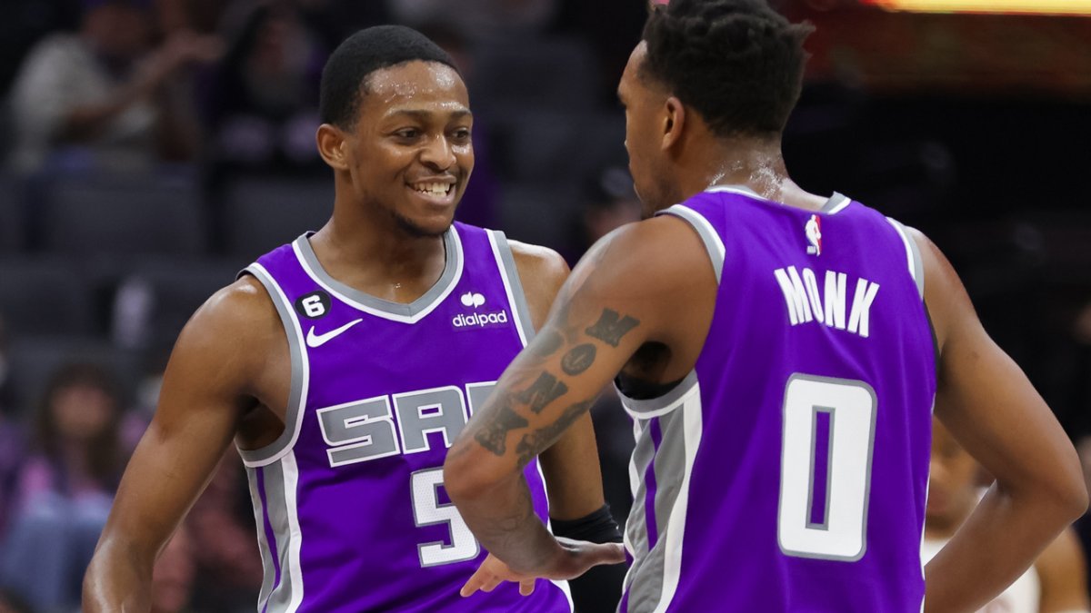 De’Aaron Fox has great Band-Aid comment for Malik Monk after suffering ...