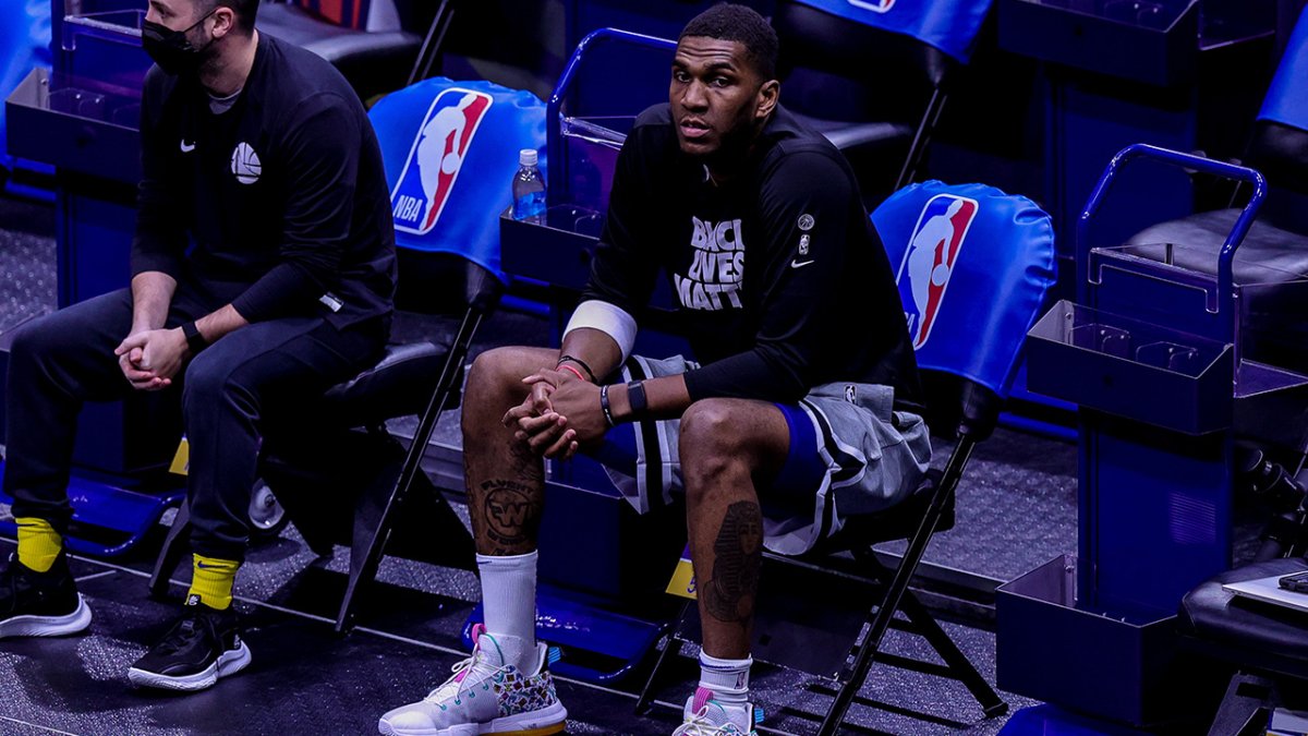 Warriors’ Kevon Looney comically gets crossed up at own camp – NBC ...