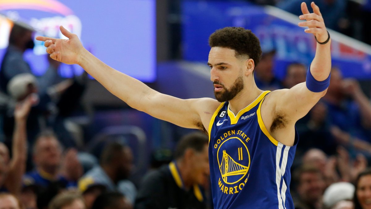 Klay Thompson, Rocco play chess in awesome Super Bowl Sunday commercial ...