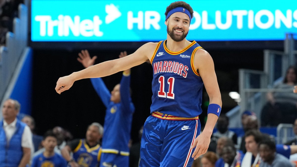 Klay Thompson catches fire, hits six 3-pointers in first half vs ...