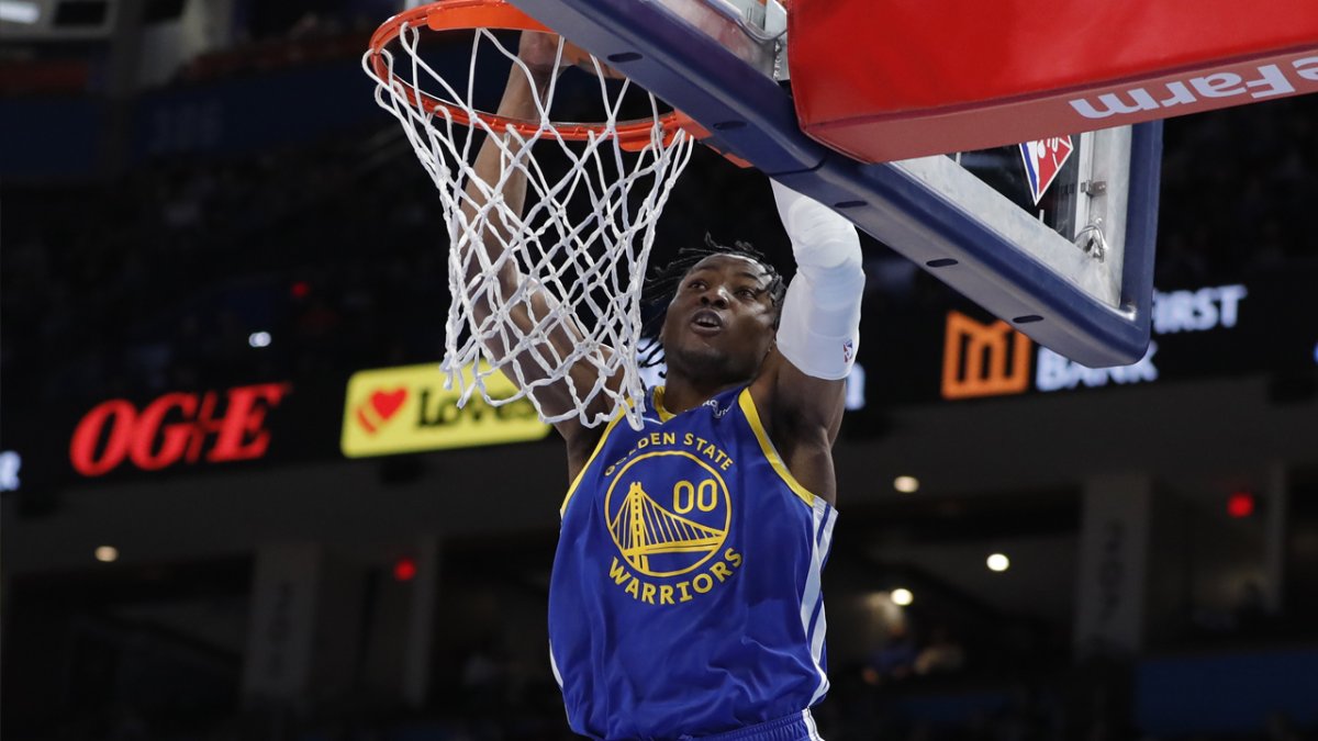 Jonathan Kuminga flies in for monster putback dunk off Klay’s miss ...