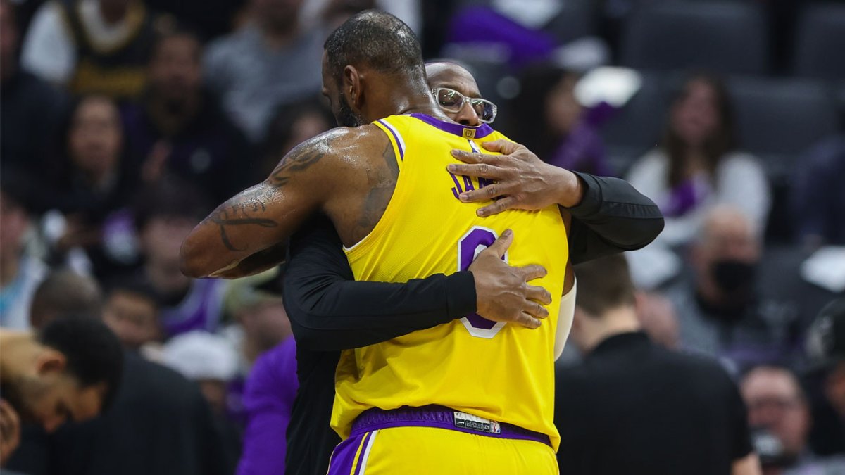 LeBron James emphatically endorses Mike Brown as NBA Coach of the Year ...