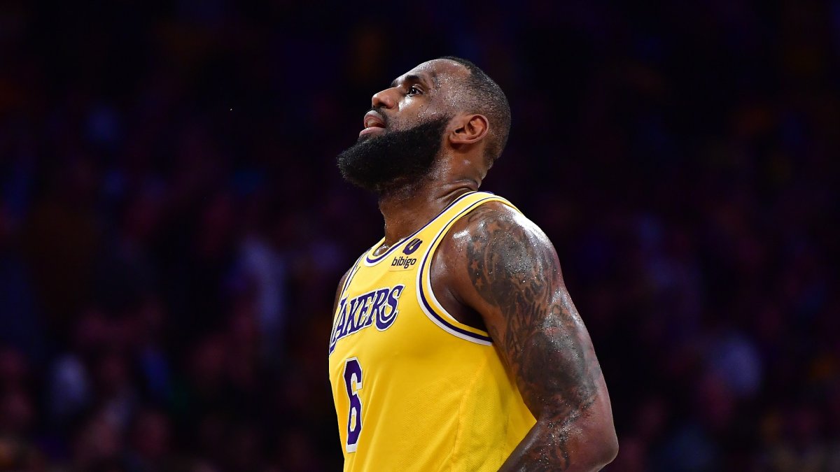 LeBron James nearly pulls off epic game-winner in Lakers-Grizzlies Game ...