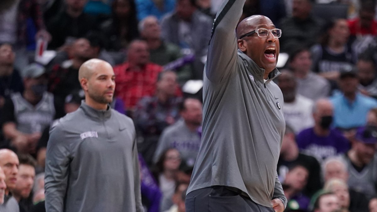 Kings’ Mike Brown credits best staff he has had for Coach of Month ...