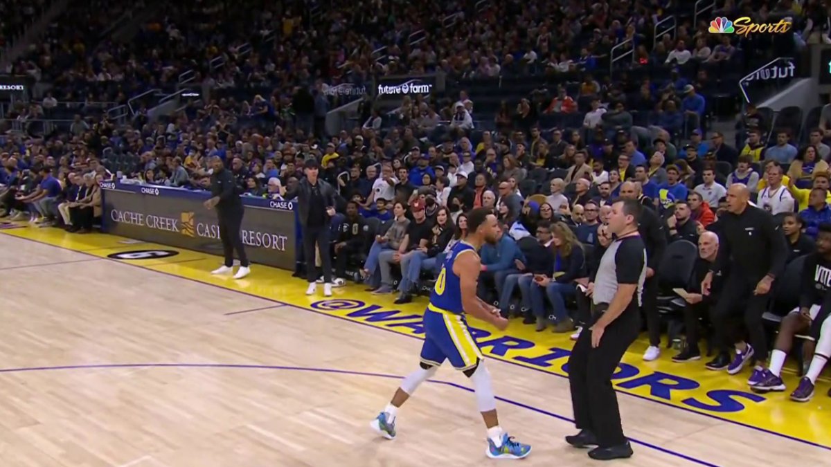 Furious Steph Curry gets technical foul for yelling at ref after no-call – NBC Sports Bay Area ...