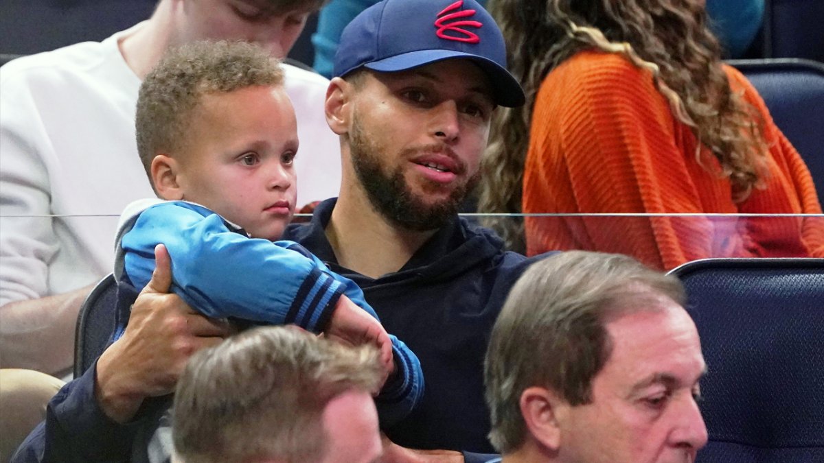 Steph Curry, Joe Lacob watch Duke-Arkansas Elite Eight game at Chase ...
