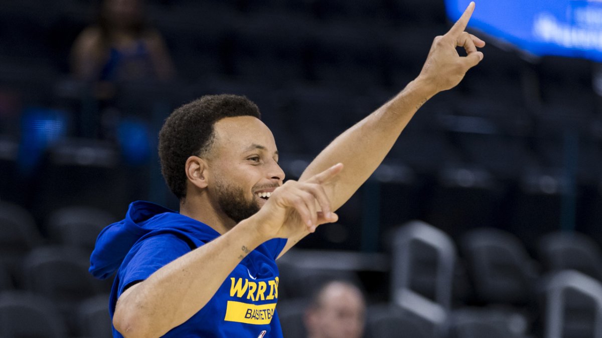 Warriors’ Steph Curry makes hilariously ridiculous pregame trick shot ...