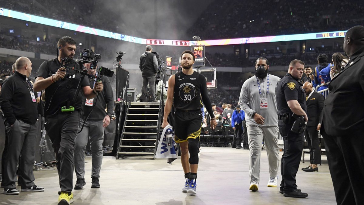 Warriors embrace special Alamodome atmosphere in thumping of Spurs – NBC Sports Bay Area ...