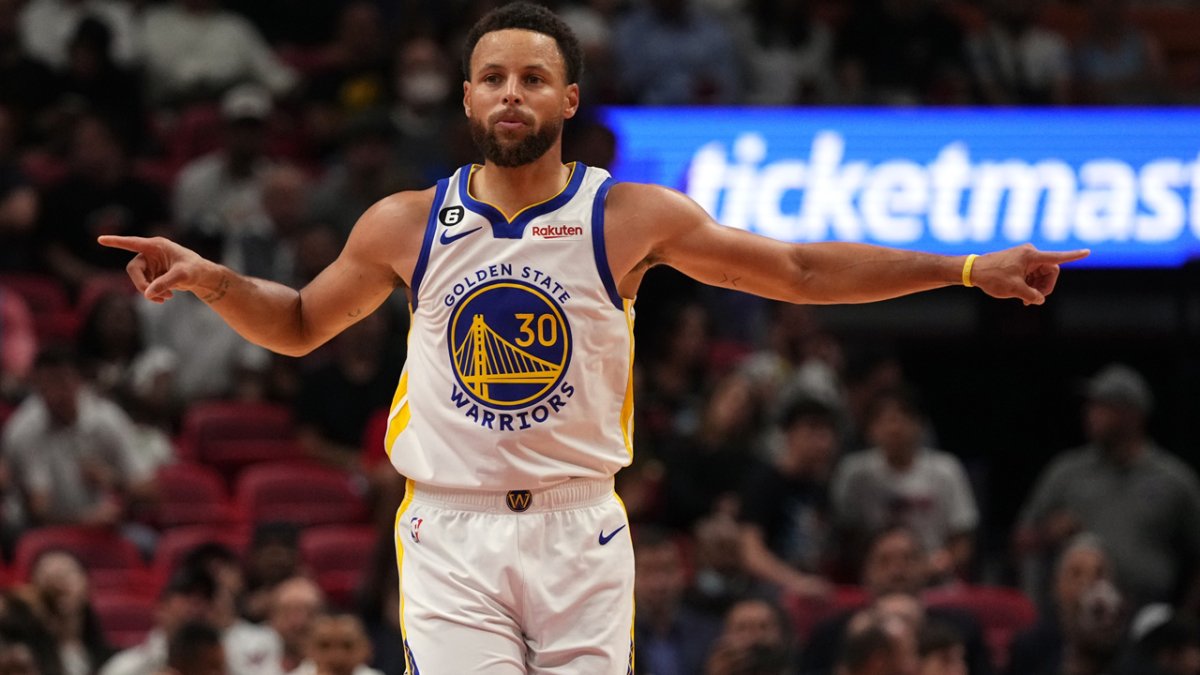 Steph Curry unleashes sick showtime pass to Andrew Wiggins for 3 ...