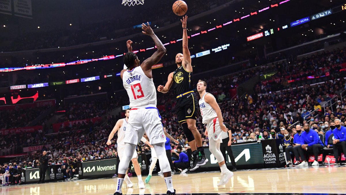 Warriors observations: Steph Curry catches fire in 105-90 win vs ...