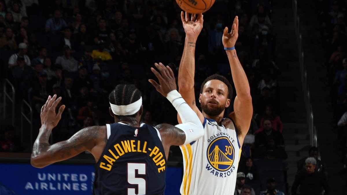 Steph Curry hilariously trips after excitedly celebrating 3-pointer ...