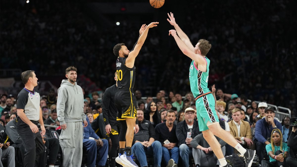Warriors observations: Dubs crush Spurs in front of record 68,323 fans ...