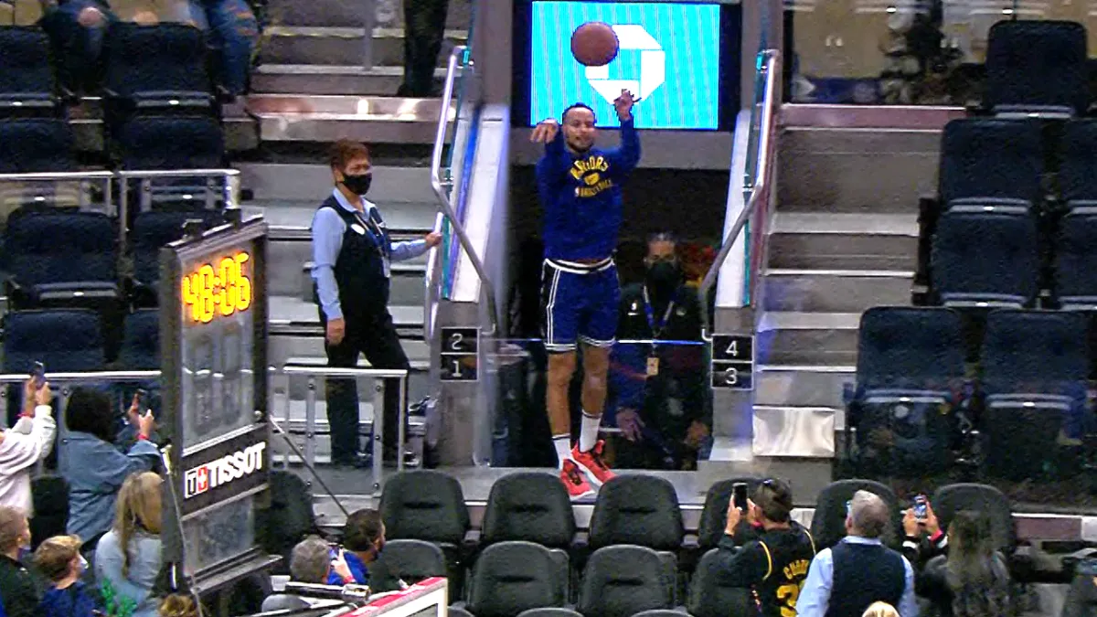 Steph Curry hits Chase Center tunnel shot before Warriors-Spurs game – NBC Sports Bay Area ...
