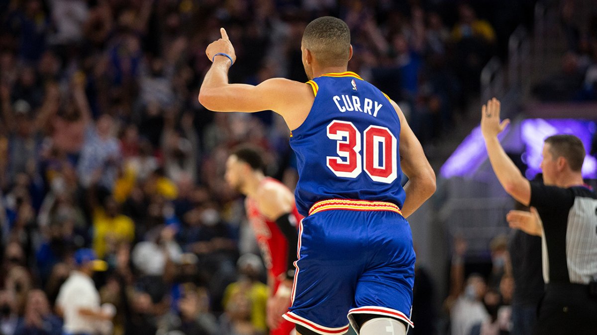 Warriors’ Steph Curry amazingly points at fan before 3-pointer falls ...