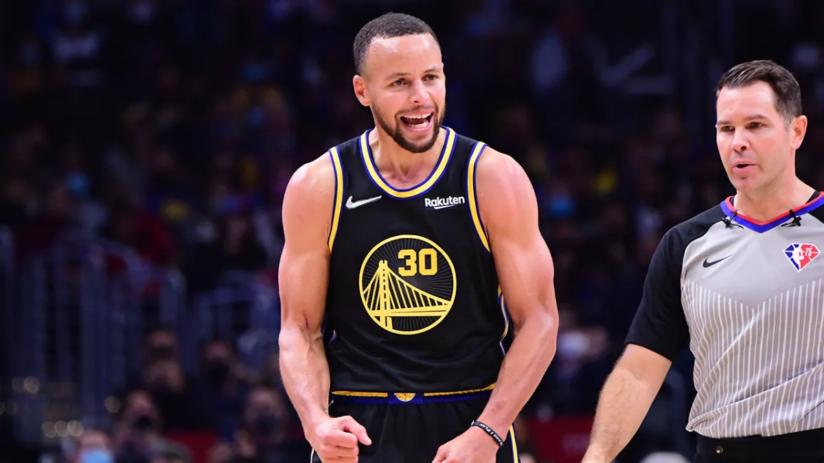 Steph Curry snaps on referee after no-call, earns technical foul – NBC ...