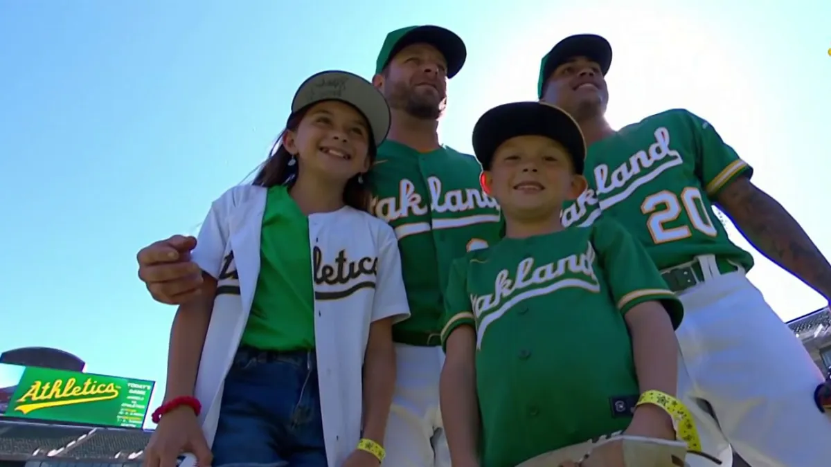 Stephen Vogt’s kids adorably announce dad’s at-bat in final MLB game ...