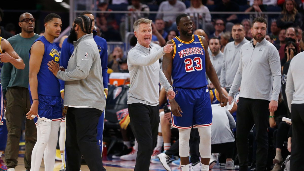 Steve Kerr yells at Marcus Smart after suspect plays in Warriors ...