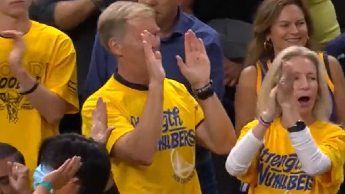 Warriors fan hilariously left hanging on viral NBA Finals high-five ...
