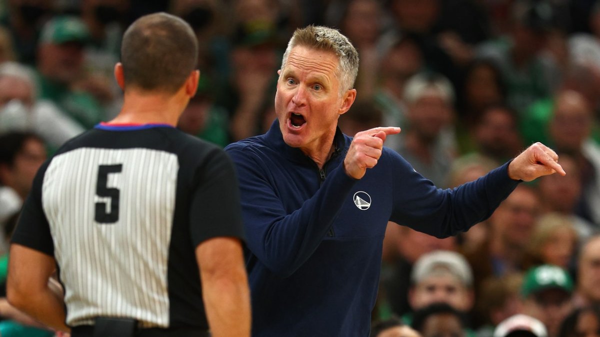Furious Steve Kerr gets tech after refs miss obvious travel in Game 4 – NBC Sports Bay Area ...