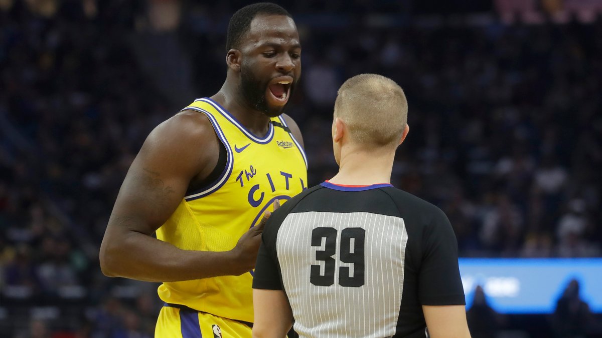 Watch Draymond Green get ejected in first half of Warriors-Lakers game ...