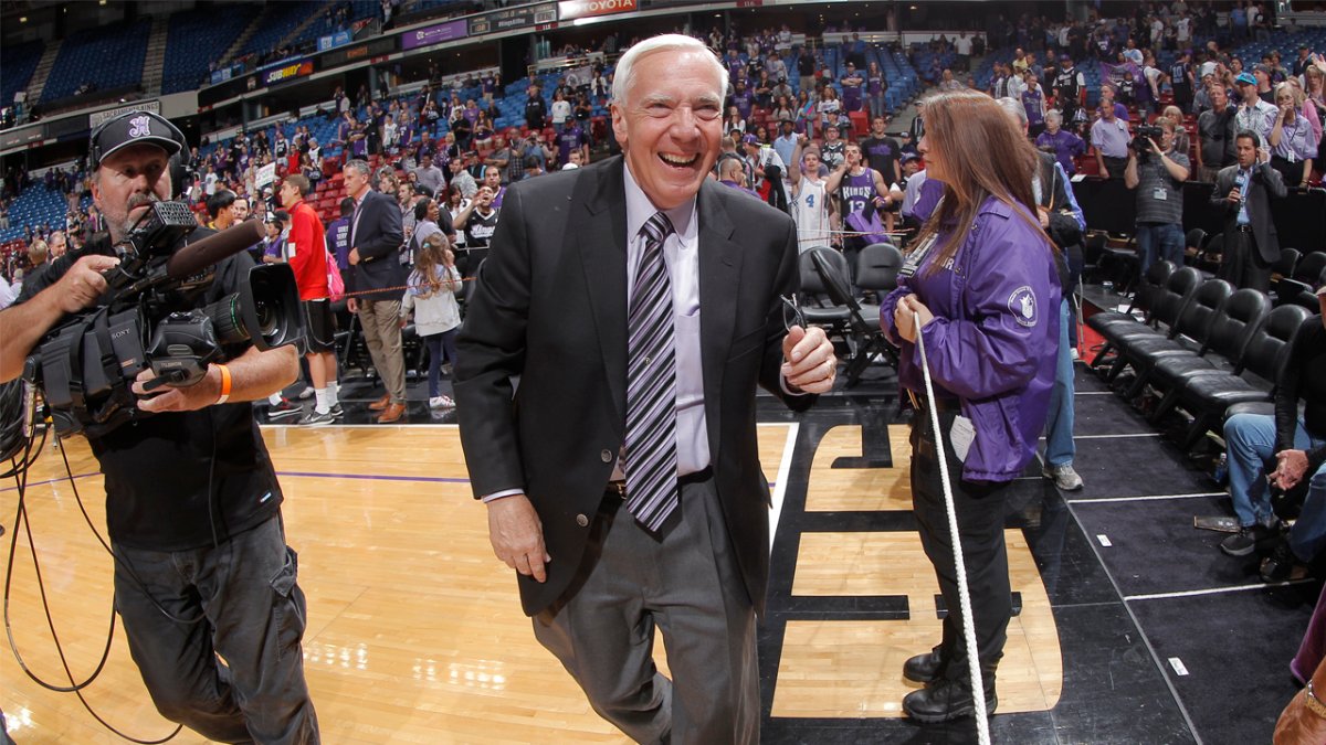 Legendary Gary Gerould receives Kings DPOG chain after 3,000th radio ...