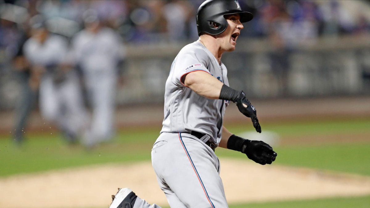 Giants’ Tyler Heineman shows card trick skills amid social distancing ...