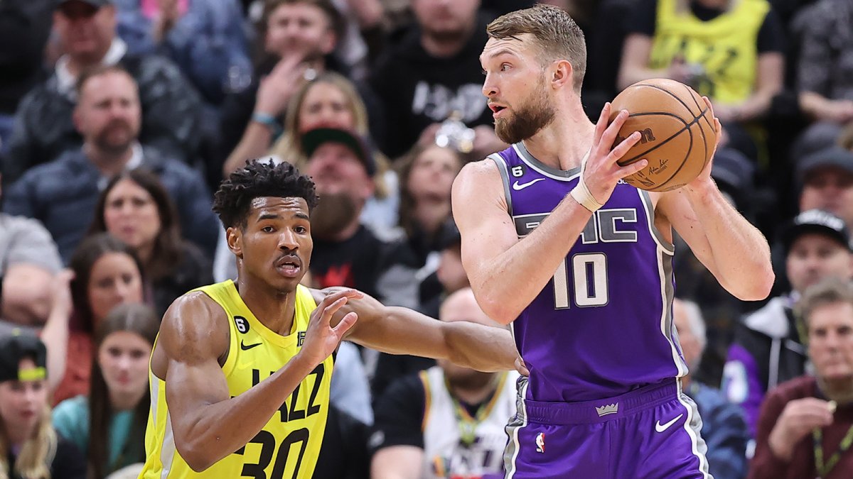 What Mike Brown told Kings’ locker room after disappointing loss to ...