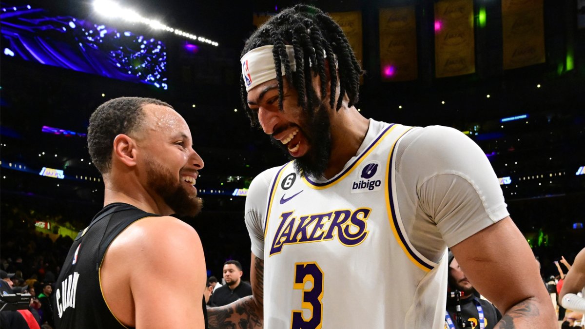 What Anthony Davis has learned about Steph Curry in NBA playoff battles ...