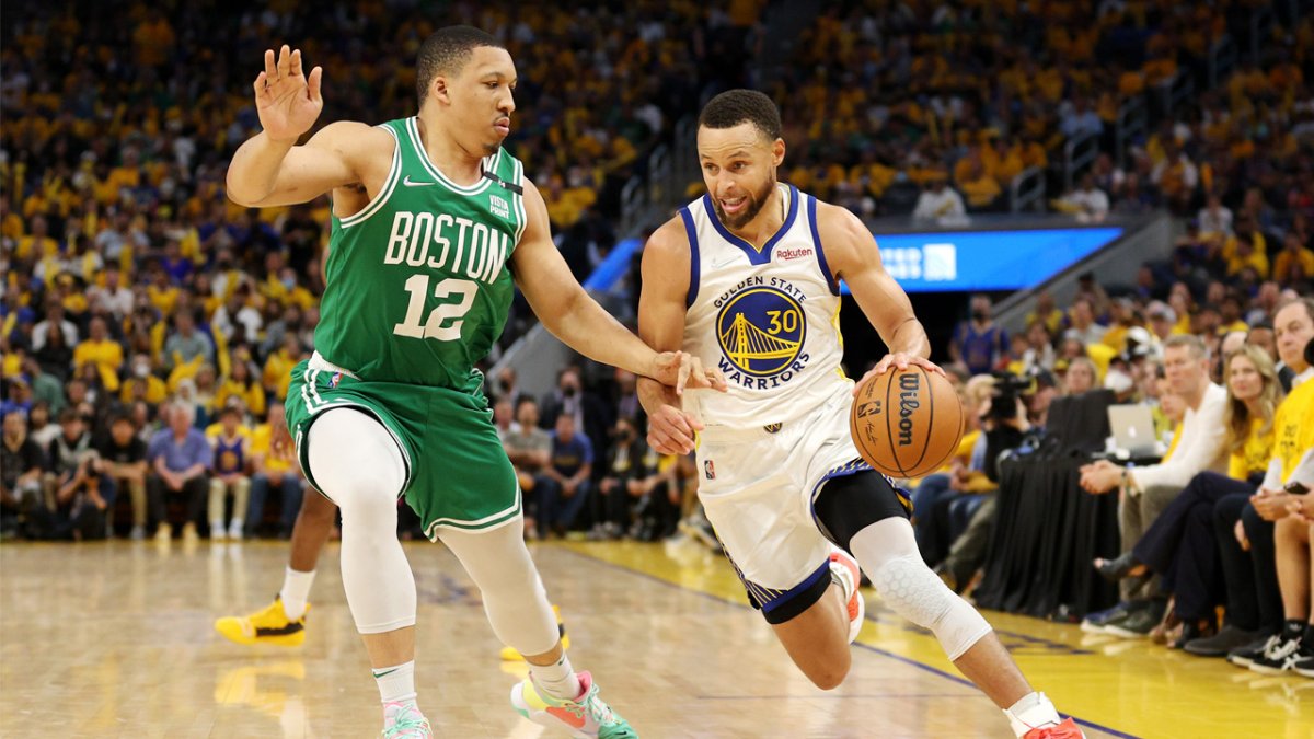 Steph Curry gets epic Grant Williams surprise in Davidson tribute – NBC ...