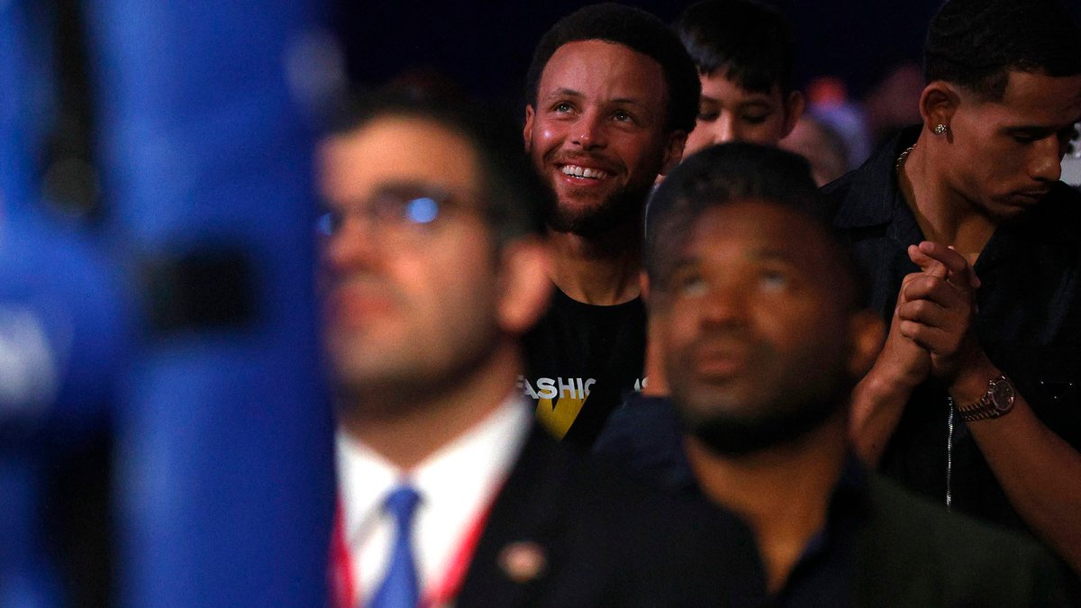 Steph Curry, Canelo Alvarez celebrate boxer’s big victory in viral ...