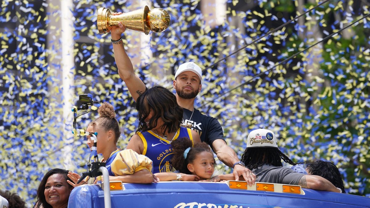 Steph Curry thanks Warriors fan for finding lost NBA free throw trophy ...