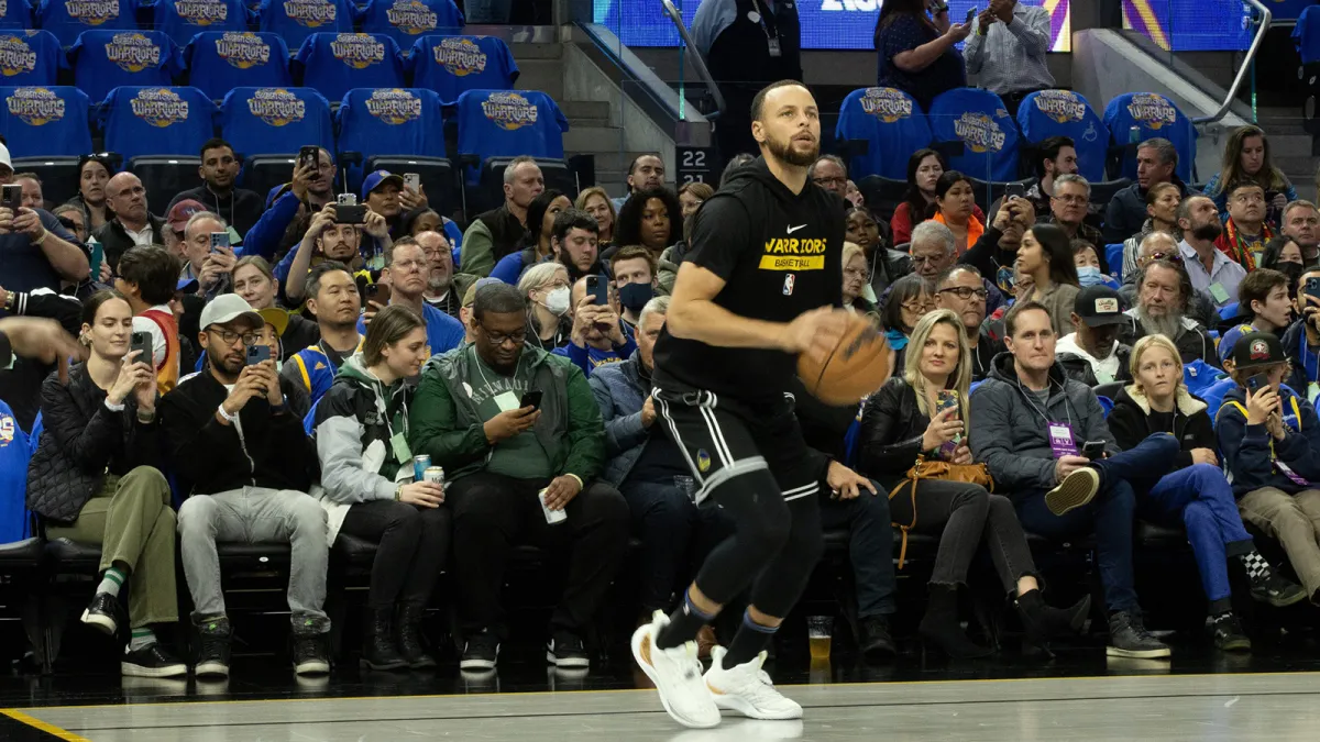 Steph Curry gifts ball boy game-worn Warriors jersey for tunnel shot ...