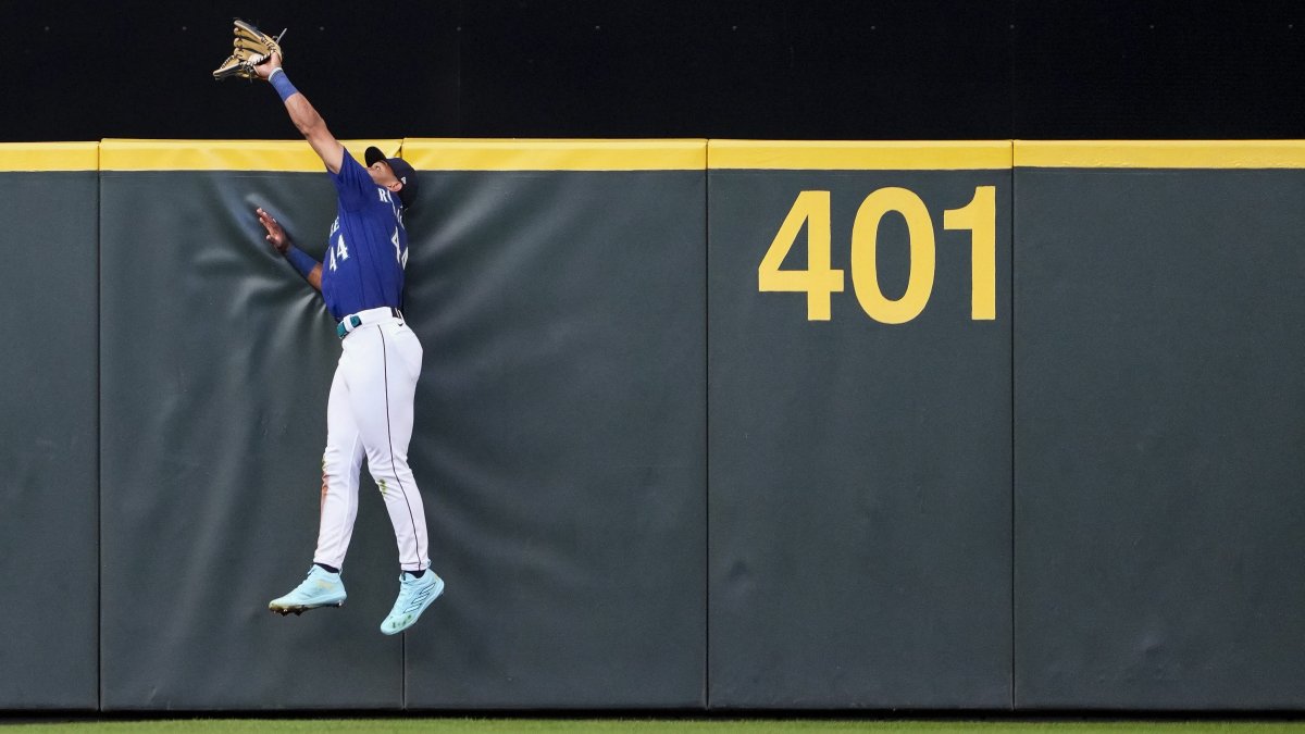 MLB fans love Julio Rodriguez’s delayed reveal of home run robbery ...