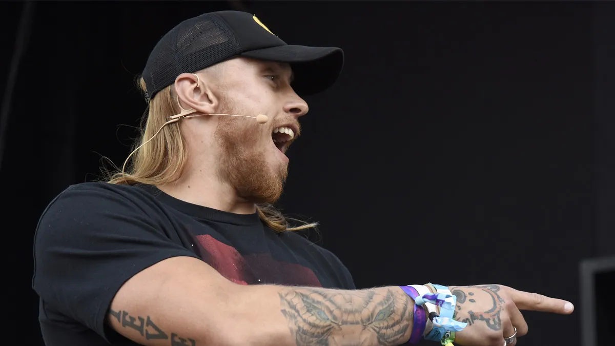 George Kittle hilariously recalls singing Kelly Clarkson at 2023 NFL ...
