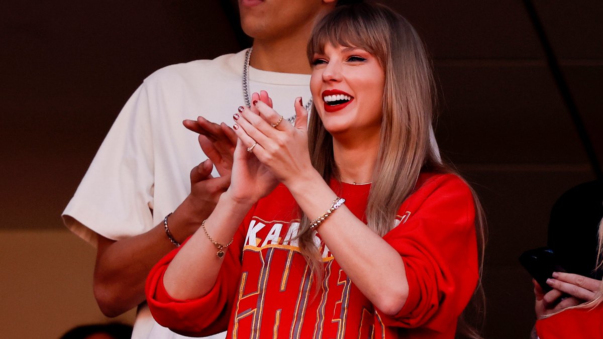 NFL playoffs: Bills to offer Taylor Swift-themed food at Chiefs game ...