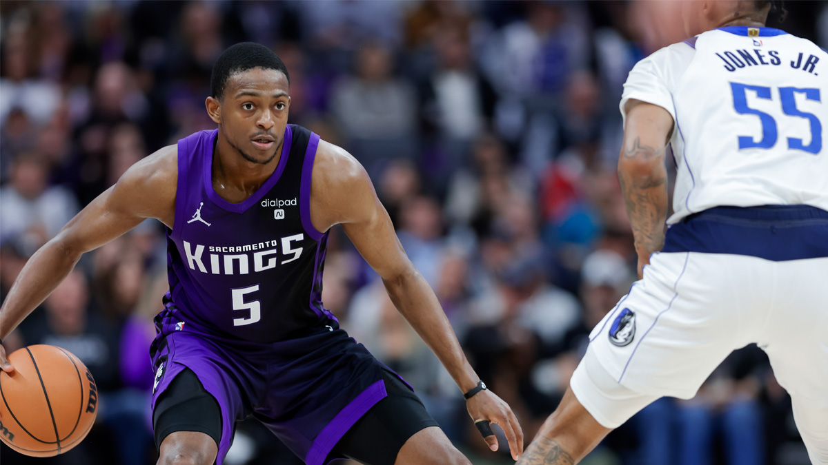 Kings star De’Aaron Fox to play with finger injury all 2024-25 NBA ...