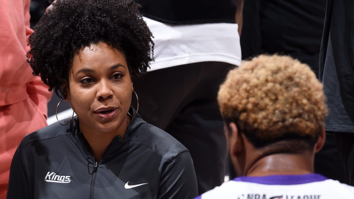 Stockton Kings’ Lindsey Harding wins G League Coach of the Year in ...