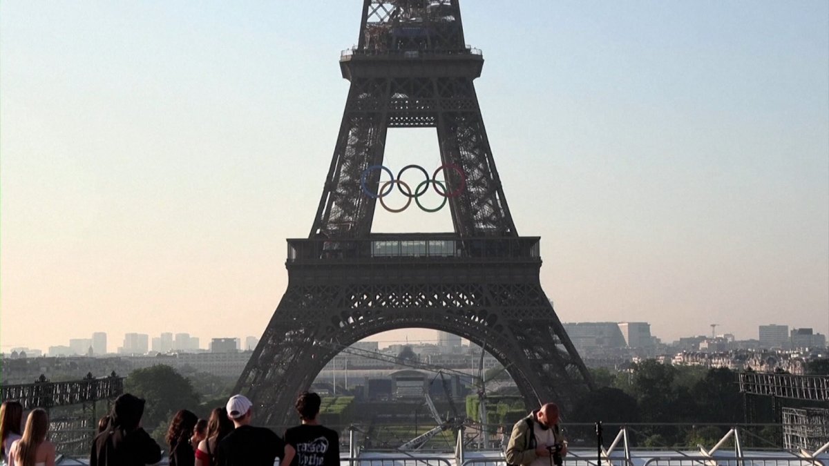 Olympic rings mounted to Eiffel Tower – NBC Sports Bay Area & California