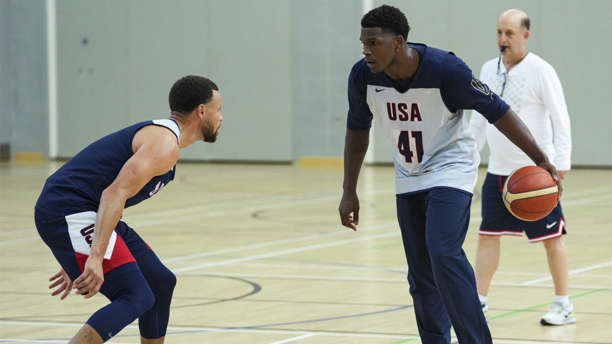 Watch Anthony Edwards beat Steph Curry in Team USA half-court contest ... Watch Anthony Edwards beat Steph Curry in Team USA half-court contest ...