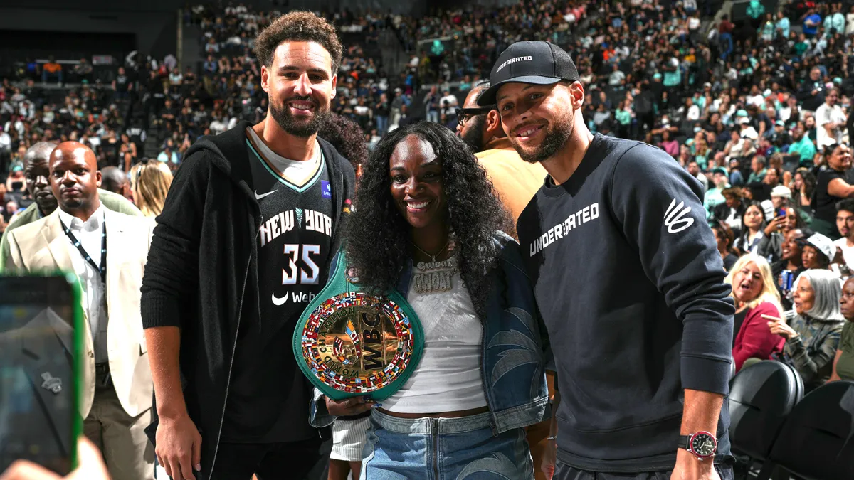 Steph Curry hilariously reacts to Klay Thompson, Mavs teammate at WNBA ...