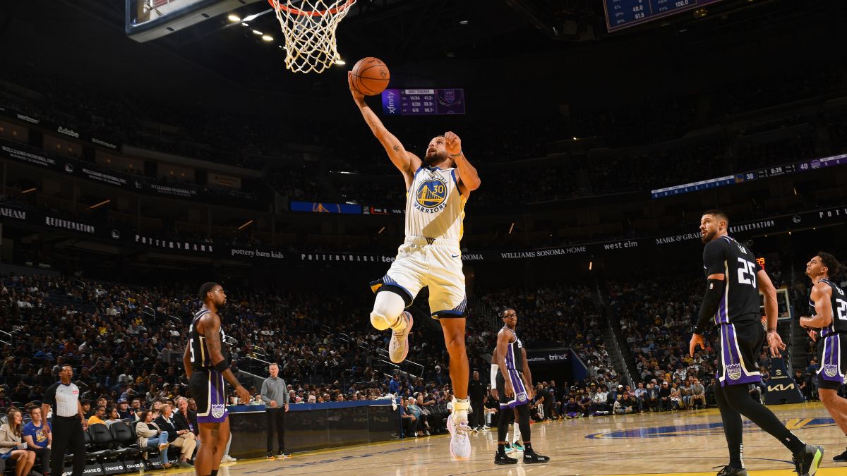Steph Curry injury scares Warriors but gives young players run vs Kings ... Steph Curry injury scares Warriors but gives young players run vs Kings ...