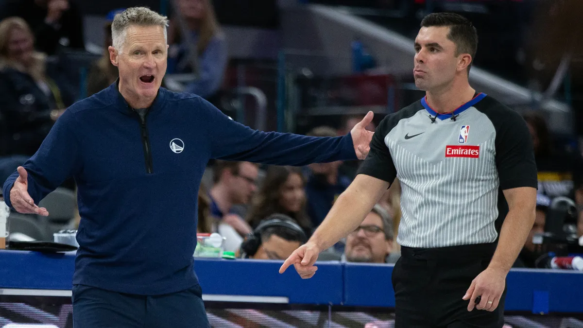 Steve Kerr avoids criticizing officiating after yelling at referee ...