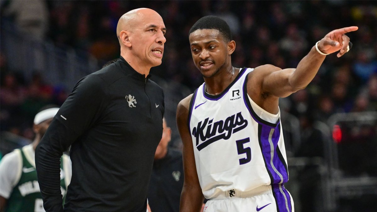 How Doug Christie managing De’Aaron Fox trade talk in Kings’ locker ...