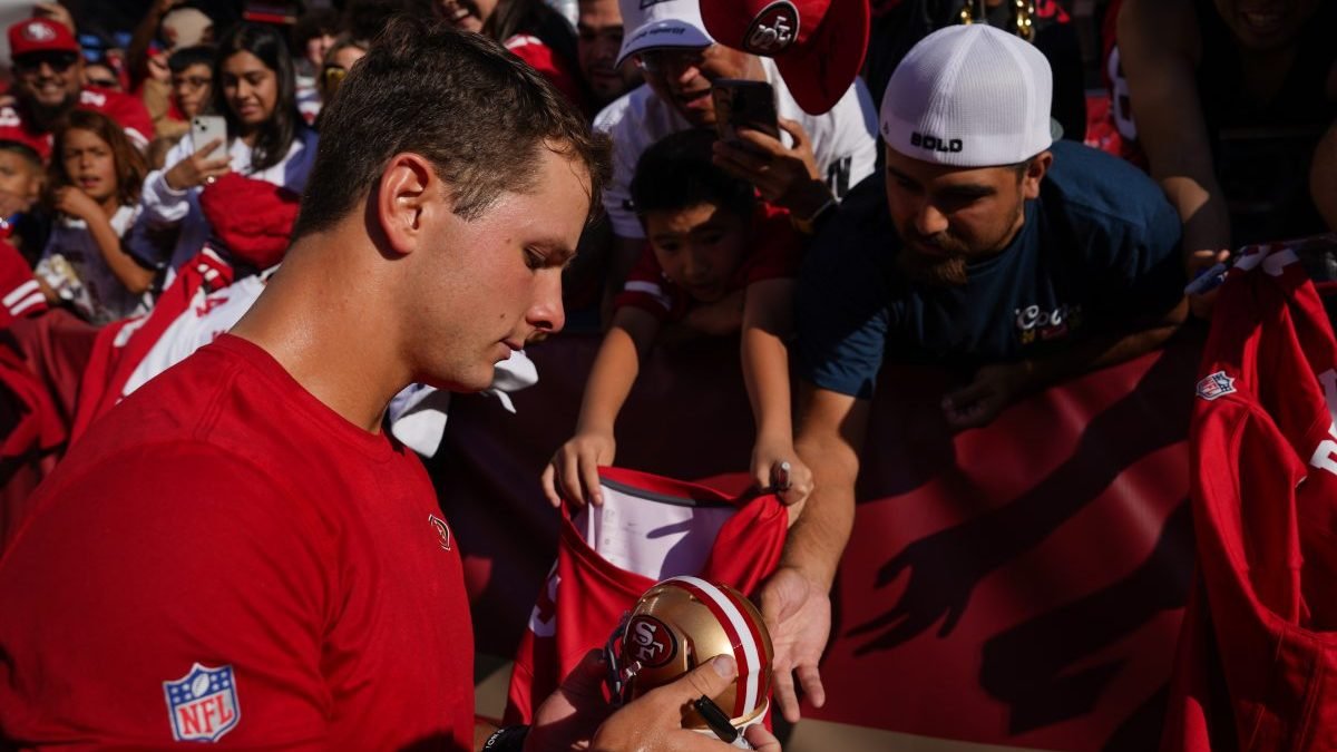 Brock Purdy hilariously signs 49ers fan’s dog at training camp – NBC ...