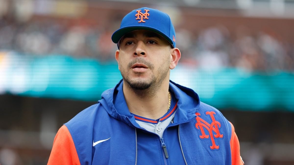 José Butto emotionally exits Mets bullpen after Giants trade – NBC ...