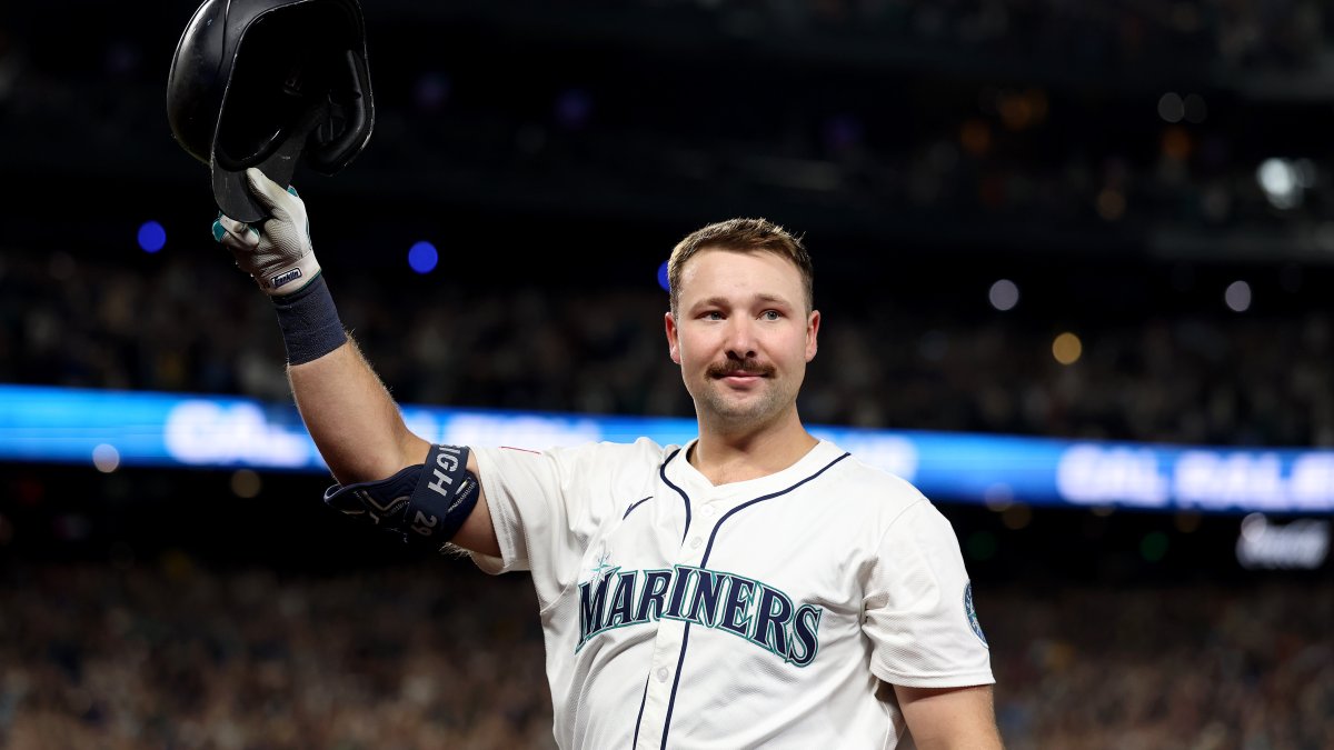 Mariners’ Cal Raleigh makes MLB history with 60-homer season – NBC ...