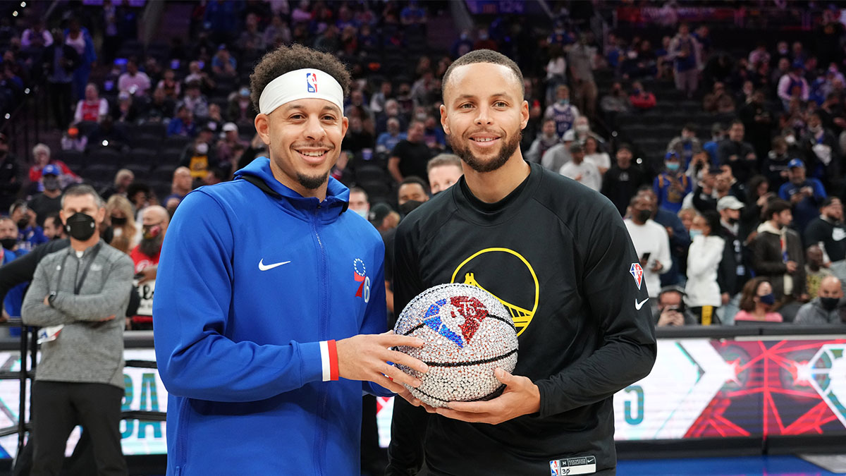 Brothers Steph, Seth Curry swap jerseys at Warriors open practice – NBC ...