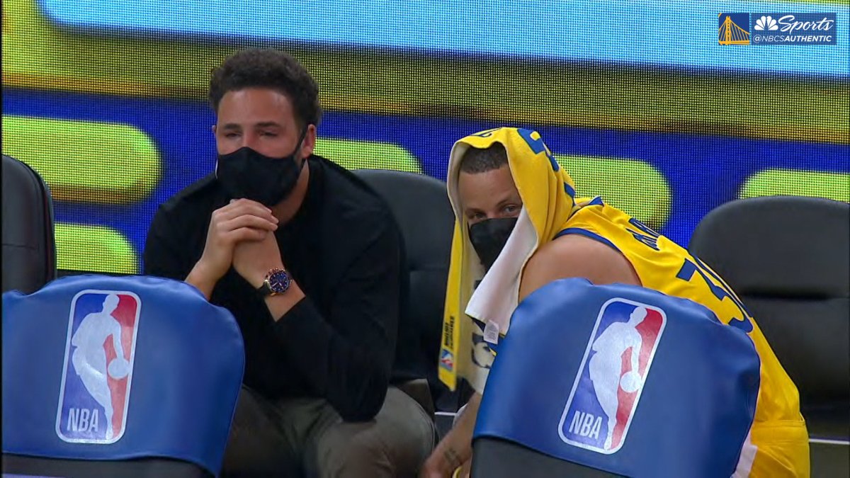 Steph Curry, Klay Thompson share moment during Warriors-Nuggets game ...